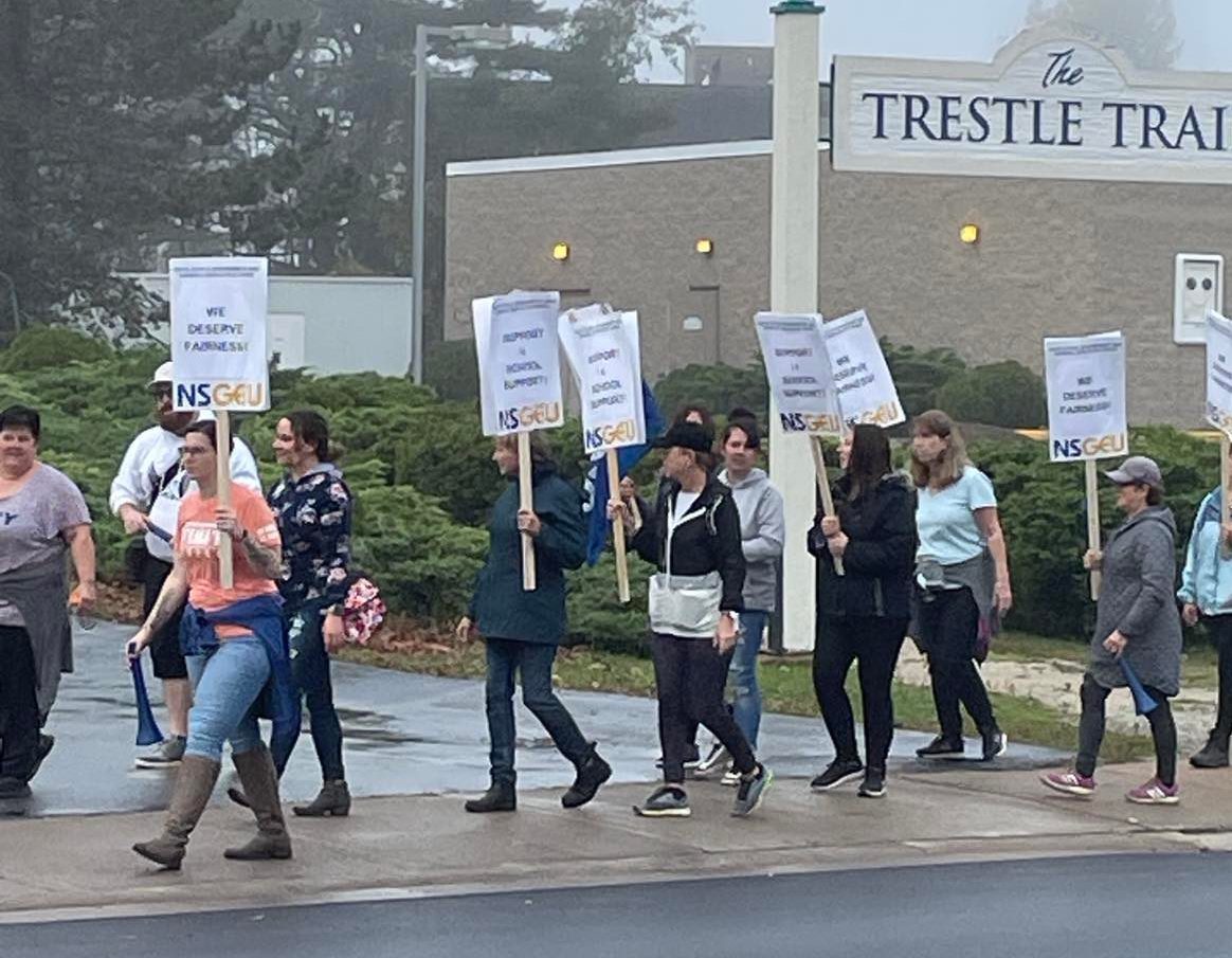 QCCR NEWS & UPDATES | Striking school support workers make their ...