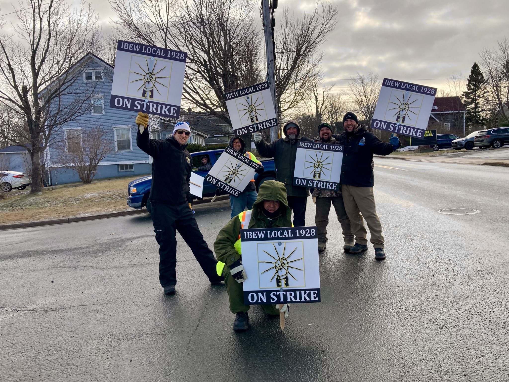 QCCR NEWS & UPDATES | Region of Queens workers strike for better wages ...